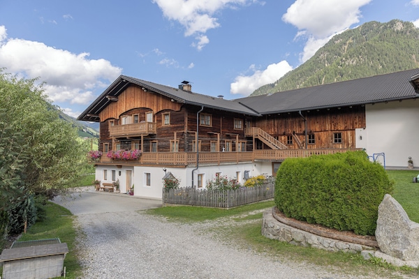 Ferienwohnung 'Obermarhof Apt Maraberg' Mit Bergblick, Gemeinschaftsgarten Und Wi-fi - Innichen