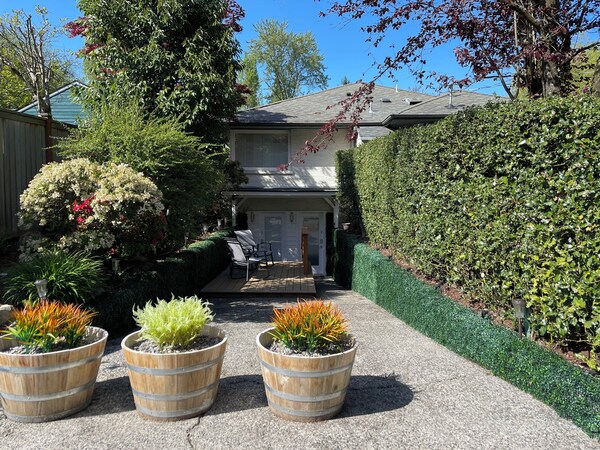Cozy Two Bedroom Apt - Arboretum/montlake, Uw, Husky Stadium, Uwmc, Madison Park - Madison Valley - Seattle