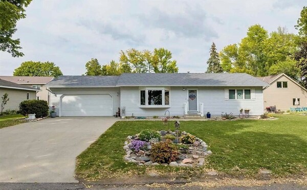 Lakeside Escape On Madison Lake- 5 Bdrm Home, Near Mankato - Duck Lake, Madison Lake