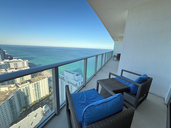 34th Ocean View Retreat 2/2 At Lyfe @34th Floor - Hallandale Beach, FL