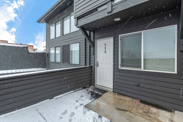 Adorable Urban Escape: 1-bedroom + Loft In The Heart Of Downtown - Sandpoint, ID