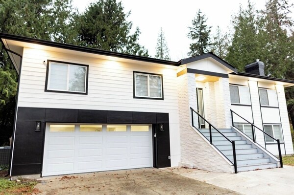 Cozy Modern Home. Stylish, Bright, And Inviting - Federal Way, WA
