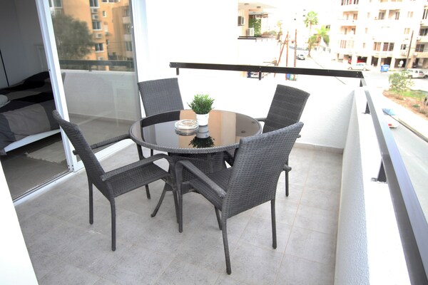 Haris' Apartment Mackenzie Beach - Larnaca