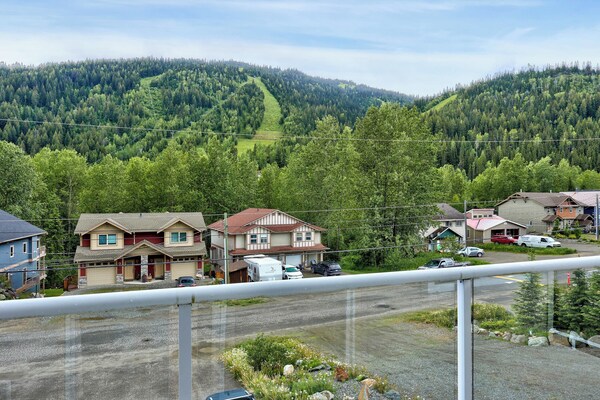 The Marmot's Den - Large Family-friendly Ski Retreat In Sun Peaks - Sun Peaks