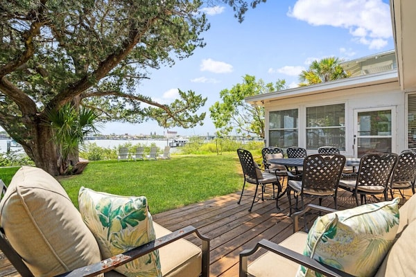 Bayfront Cottage -- Close To Everything - St. Augustine Beach, FL