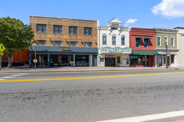 Scot's Suite - Downtown Maryville Loft - Maryville, TN