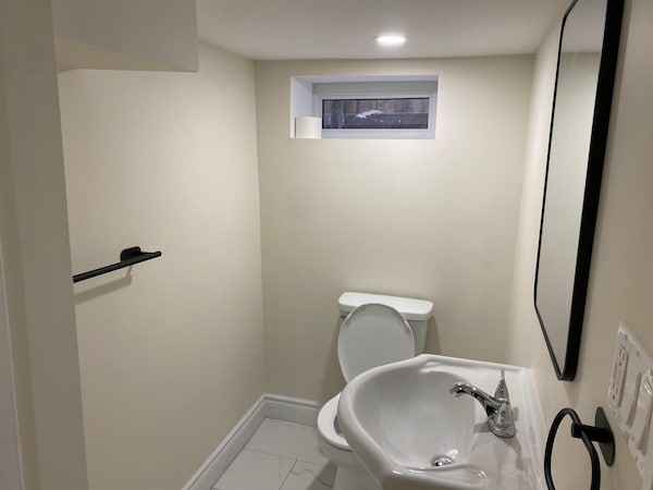 Enjoy The Hot Tub While Staying Close To Caesars, Riverfront, Downtown & Dining! - Ontario