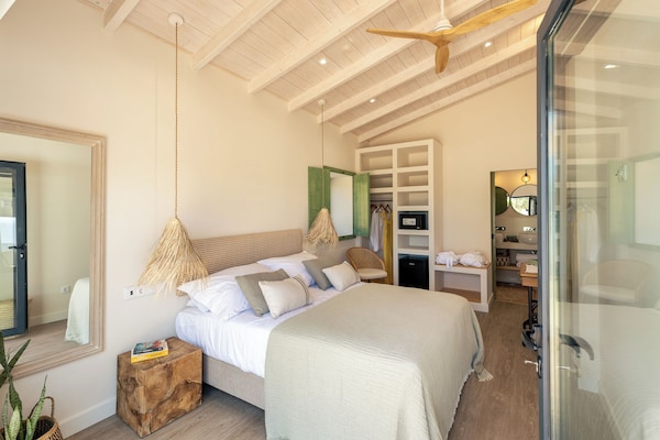 Suite 1: Double Superior, Private Terrace, B&b, Poll View - Olhão