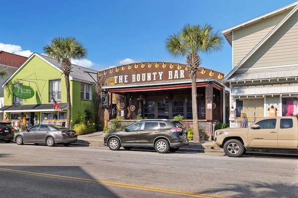 Folly Beach Bungalow - 1 Block To Center Street! - Folly Beach, SC
