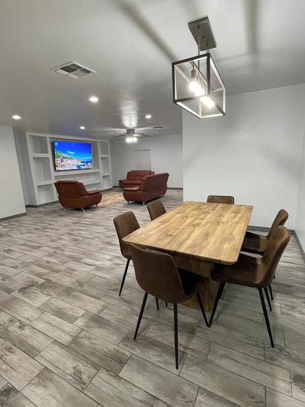 Modern 3-bedroom 2-bathroom Home Conveniently Located Next To Texas Roadhouse! - Del Rio, TX