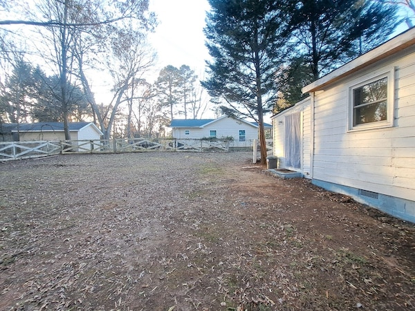 Welcoming 2-bedroom House With Wifi In Winston-salem - Winston-Salem, NC