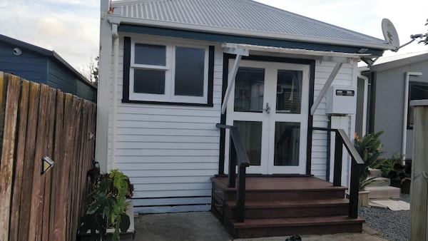 Charming 1-bedroom House In Enchanting Upper Hutt With Wifi - Lower Hutt