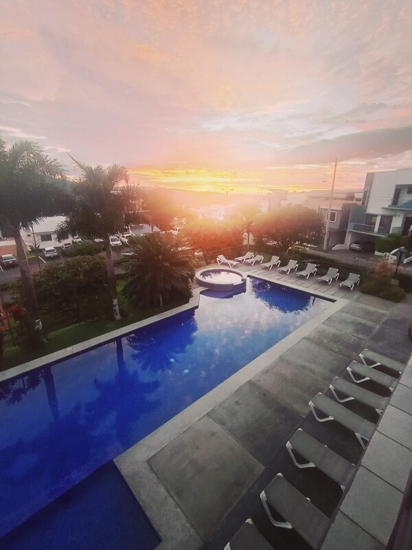Gated Community Cozy 3-bedroom Home  Perfect Hub For Exploring Costa Rica! - San José