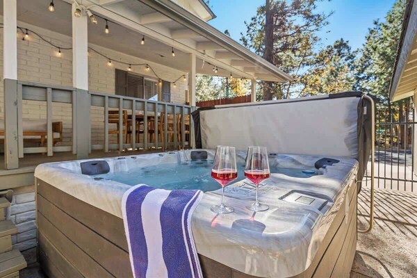 Renovated Cabin | Int Design | Gameroom! | Hottub - Flagstaff