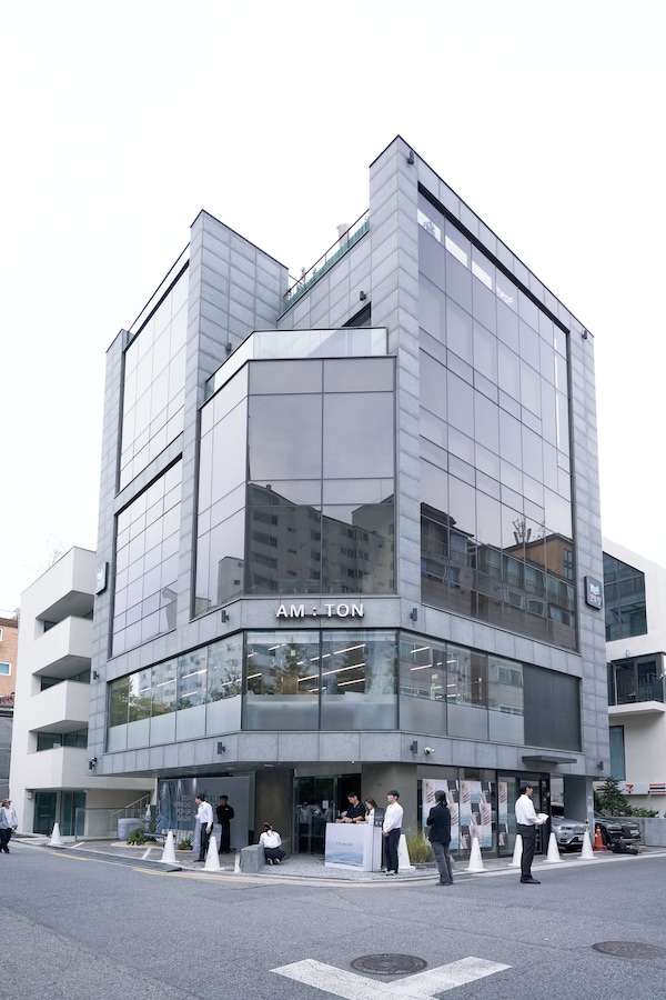3 Seconds To Yeontral Park, 7 Minutes To Hongdae! Full House With Park View. - Seul