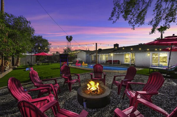 No Cleaning Fee: Pool - Heated Jacuzzi - Game Room - Fire Pit - Hemet, CA