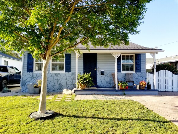Newly Renovated 2 Bedroom/1bath With A Study And Charming Outside Patio - Rancho Palos Verdes