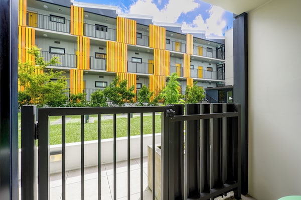 Stunning And Serene Two-bedroom Apartment - Auckland
