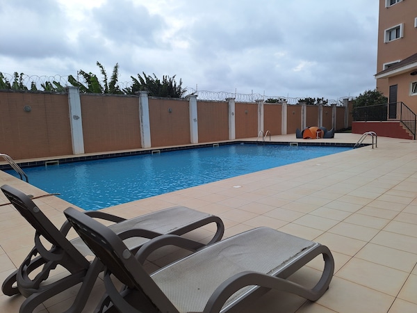 Spacious 3-bedroom Apartment In Accra With Ac, Dstv, Pool, Gym And Wifi - Accra