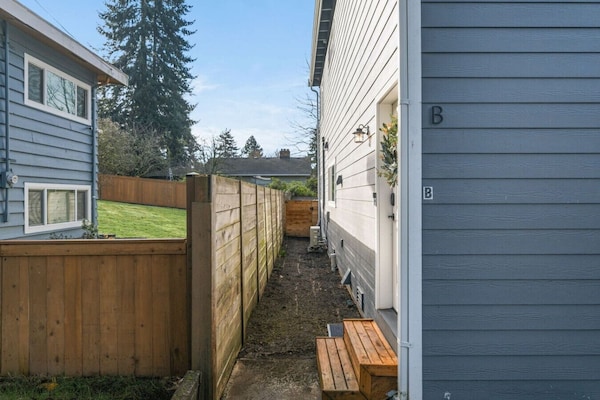 King Bed | In Unit Laundry | Mins To Seattle - Edmonds, WA