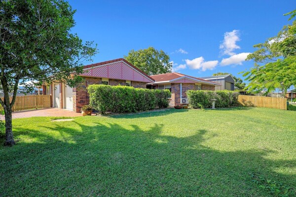 Where Relaxation Meets Convenience In This Spacious Holiday House - Elliott Heads