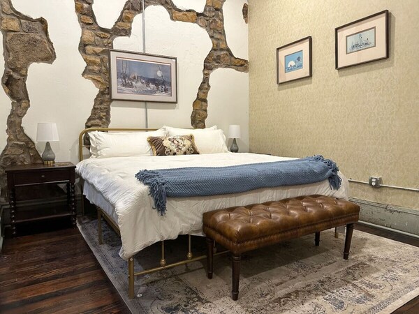 The Velvet - A Woody Guthrie Inspired Inn - Castle, OK