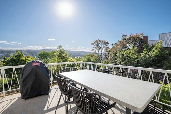 Launceston Cottage Charming 3 Bedroom Home - Launceston
