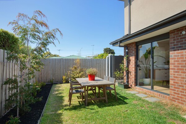 Northside Townhouse, Geelong - 라라