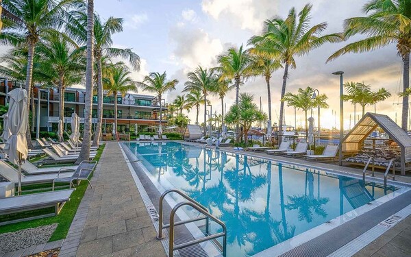Charming 4-bedroom Yacht With Ac, Pool, Fitness Room In Fantastic Key West - Key West, FL