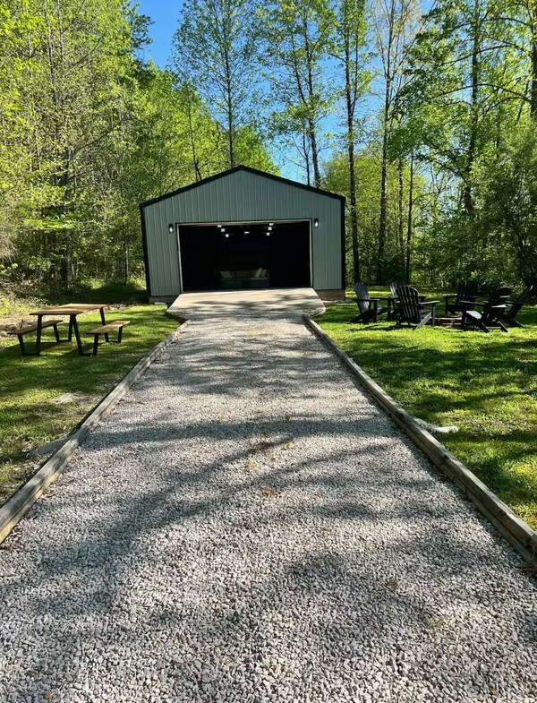 Good Vibes Only: Red River Gorge! Large Game Room! Hot Tub! - Irvine, KY