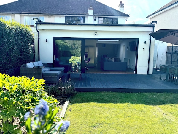 Zarza House Art Deco Home, 4 Double Bedrooms,  Garden, Free Parking N Wifi. - St Albans, UK