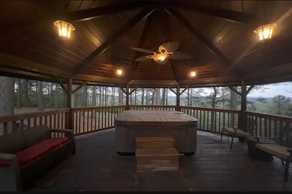 Grand View From The Top W/ Hot Tub & Pool Table - Oklahoma