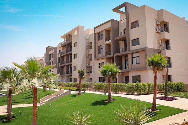 Spacious 3-bedroom Apartment With Ac And Wifi In Charming Fifth Square Almarasem - Egyiptom