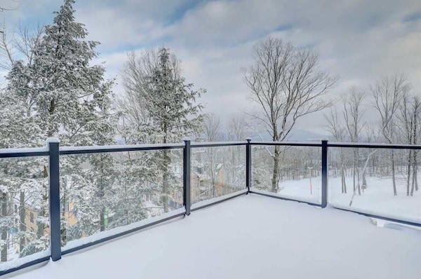 Ski-in/ski-out - Bromont - 2 Bedroom Condo On 2 Floors - On The Ski Slope!! - Bromont