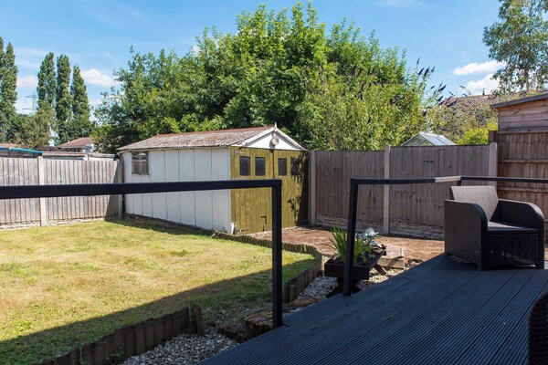 Modern Three Bedroom Home In Castle Donington - Derbyshire
