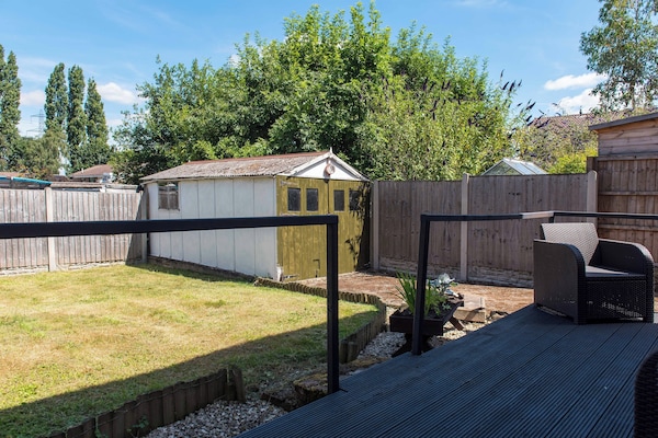 Modern Three Bedroom Home In Castle Donington - Derbyshire