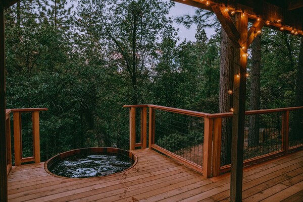 New! Colorful Cabin With Hot Tub + Pet Friendly - Arnold, CA