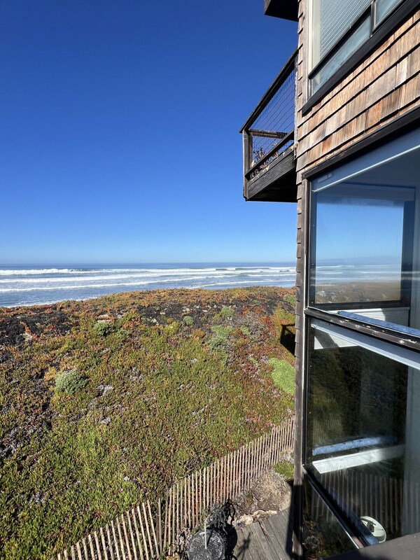 7 Pelican Large Condo W/ Sweeping Monterey Bay Ocean Views & Beach Access! - Watsonville, CA