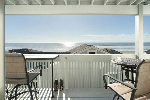 Beachfront Bliss | Shining Sea Condo On The Strand W/ Ocean Views - 오션사이드