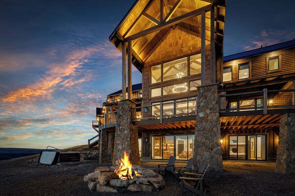 Belt Creek Lodge / Hot Tub  Game Room  Fast Wi-fi - Montana