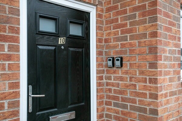 5-br House, Sleeps 9, Free Parking, Monthly Saving - Leicester