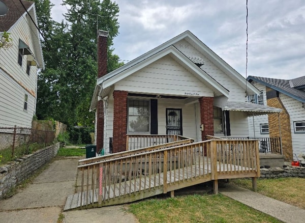 Enjoy This Cozy 3-bedroom, 7-bed Home Near Cincinnati's Arenas And Attractions. - Cincinnati, OH