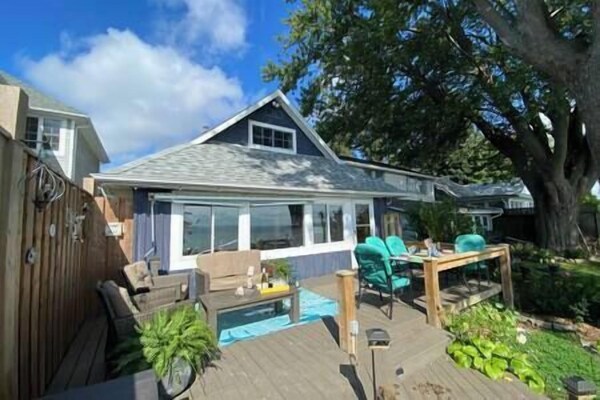 Reveries On The Lake-lakefront Kingsville Cottage, Your Home Away From Home In Kingsville - Kingsville