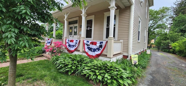 Thompson Extended Stay- Close To Everything. Large Yard To Unwind. - Springfield Museums