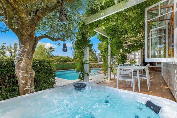 Riverview Cottage - Private Pool + Brand New Spa - Riverhead