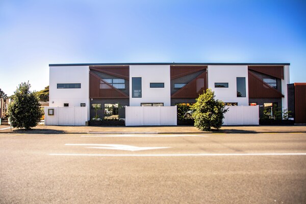 The Residence Apartment Five - With Spa Bath - Inglewood