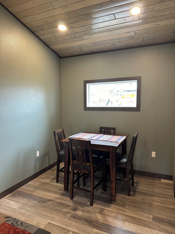 Charming New Construction 2-bedroom House In Wadena - 康普頓