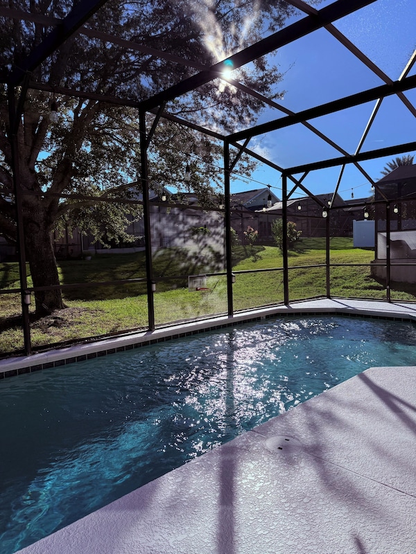 Private Pool Home, A Hop Away From The Theme Parks - Haines City, FL