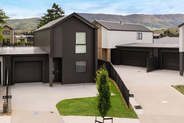 Warm And Stylish New Home Close To River, Lake, Restaurants And Golf Course. - Cromwell