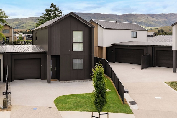 Warm And Stylish New Home Close To River, Lake, Restaurants And Golf Course. - Cromwell